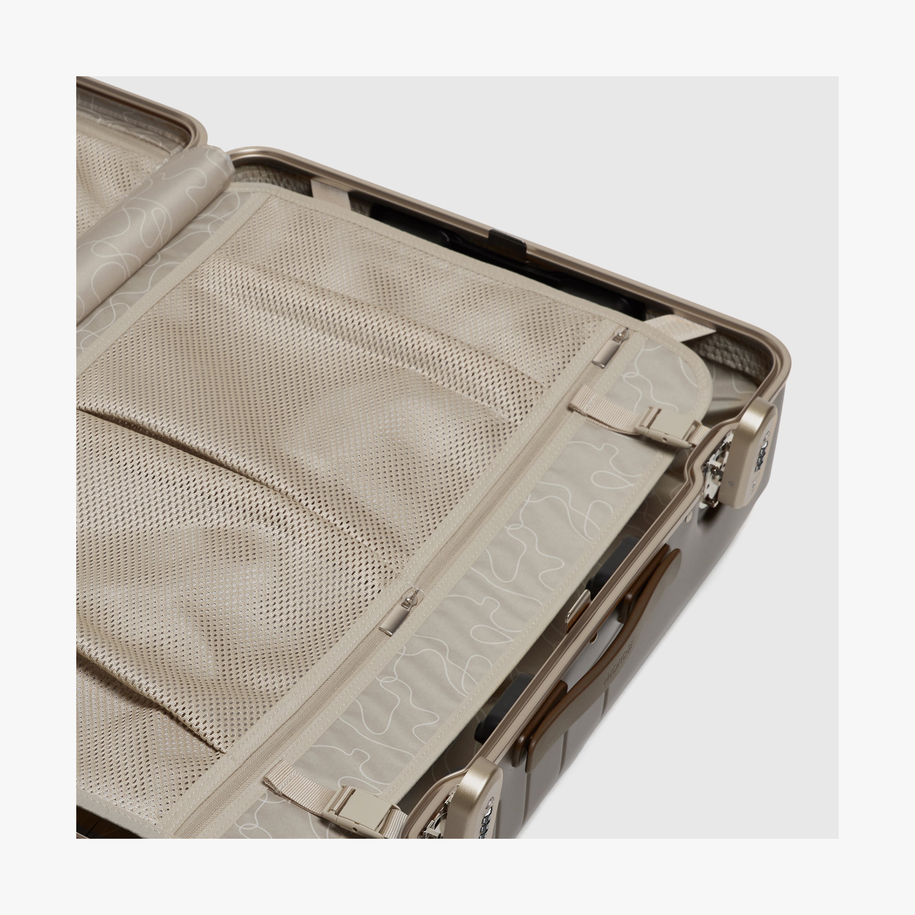 Hybrid Check-In Large Luggage | Monos UK Aluminum Suitcases